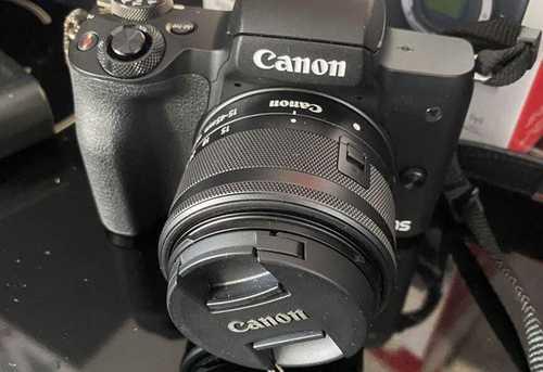 Беззеркальная камера Canon
