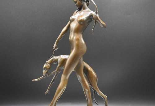 Бронзовая статуэтка "Диана с собакой"