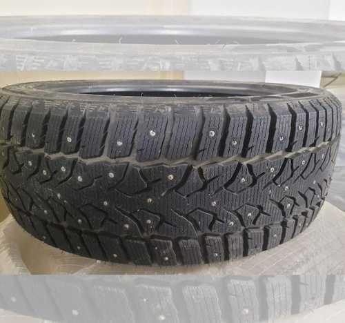 Royal Black Royal Stud II 245/45 R20