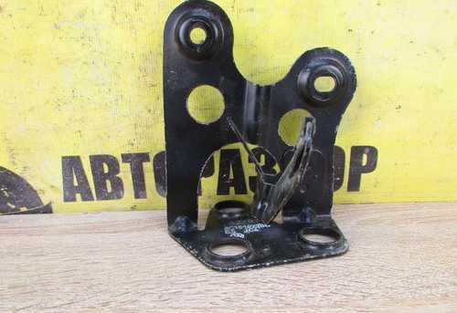 Крепеж блока ABS VW Passat B6