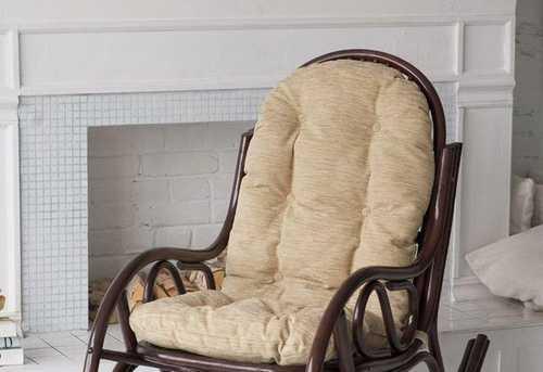 Кресло-качалка из ротанга молочный шоколад