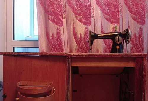 Швейная машинка Подольск на станке