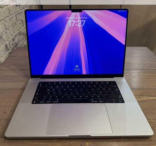 Apple macbook pro 16 m1 pro 16gb ram 1TB ssd