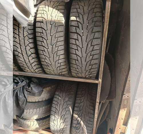 Hankook Winter I'Pike 215/65 R16