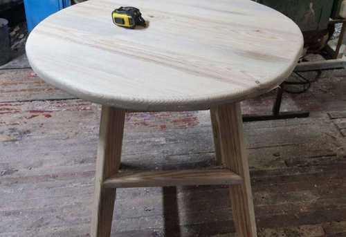 Деревянный стол для дачи и дома