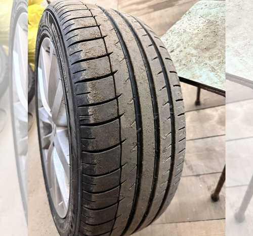 Triangle Sports TH201 235/45 R17