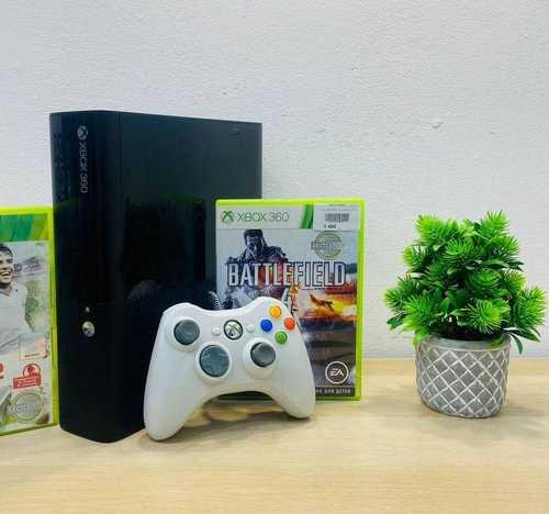 Xbox 360 E 250GB / 1 Геймпад / 2 Игры