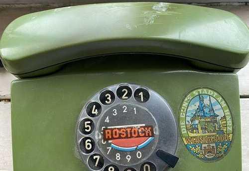 Старый стационарный немецкий телефон