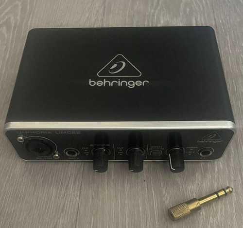 Звуковая карта behringer u-phoria umc22