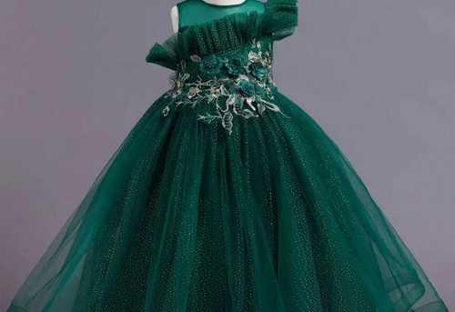 Красивое пышное зеленое платье