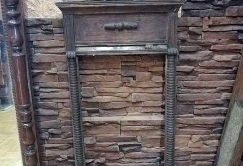 Старинная деревянная рамка с резьбой