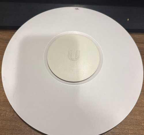 Точка доступа Ubiquiti UniFi AP-AC-LR