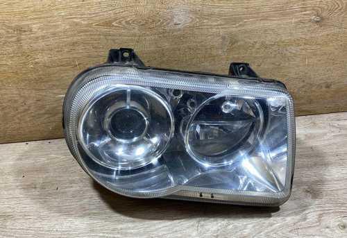 Фара правая Chrysler 300C 1 142633