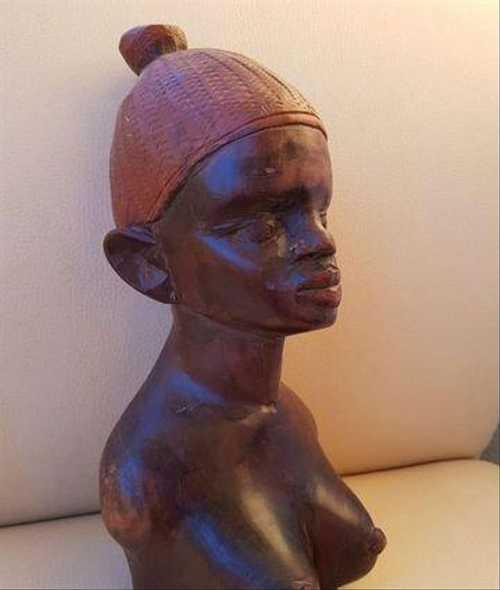 Статуя- бюст из натур/цельн/ африканского дерева