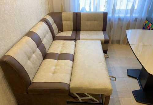 Кухонный угловой диван со спальным местом Маро