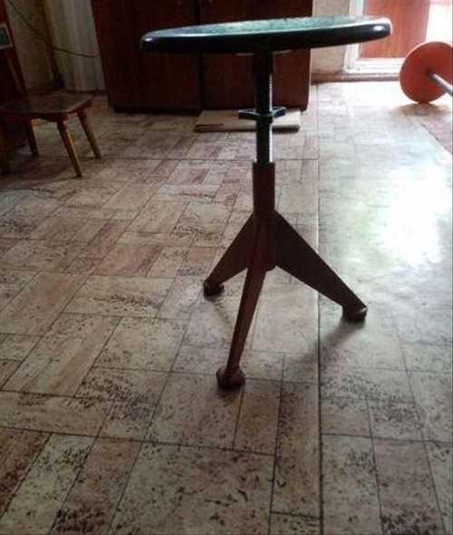 Крутящейся стул для пианино