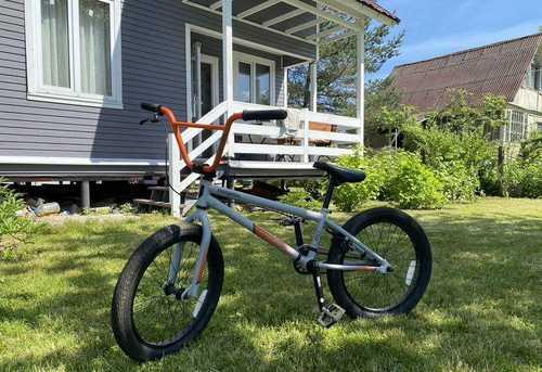 Трюковой велосипед Mongoose L20 BMX