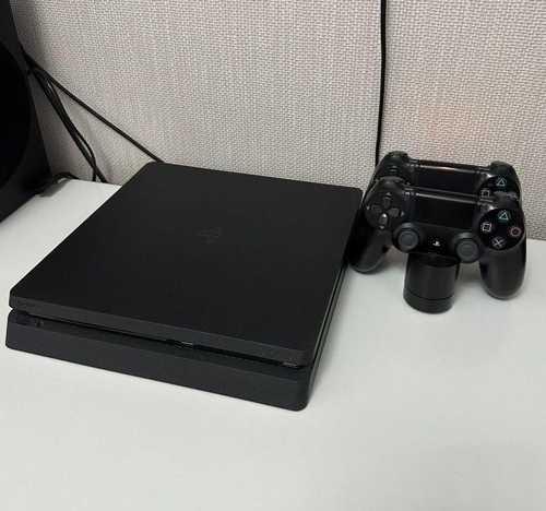 Sony PlayStation 4 Slim, 1000 ГБ, 2 геймпада