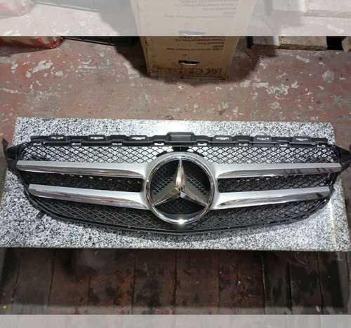 Решетка радиатора Mercedes-Benz W205
