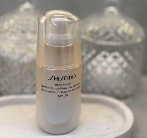 Shiseido Day Emulsion spf 20 эмульсия, молочко