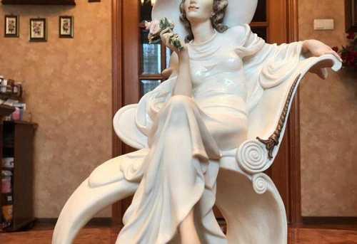 Джузеппе Армани статуэтка «Дама на софе»