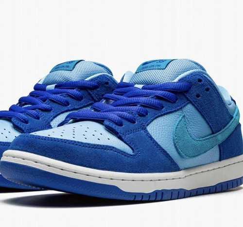 Nike sb dunk low blue raspberry