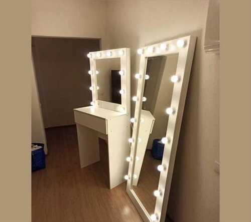 Стол косметический и гримерное зеркало с лампочкам