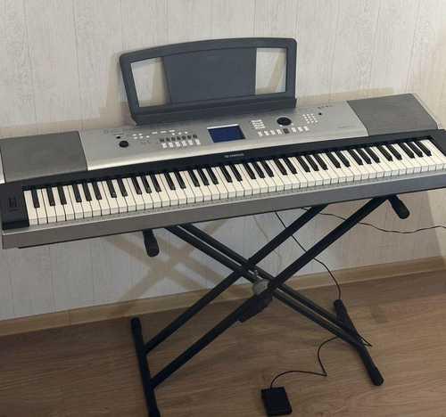 Цифровое пианино, синтезатор Yamaha DGX-520