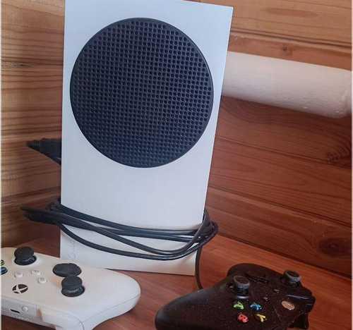 Xbox series s 2 геймпада