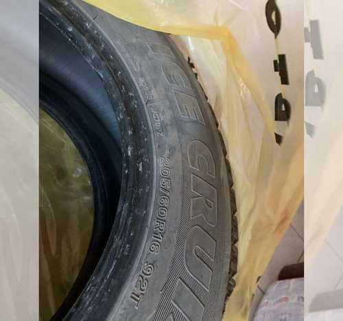 Bridgestone Ice Cruiser 7000 205/60 R16 92