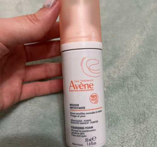 Avene очищающая пенка