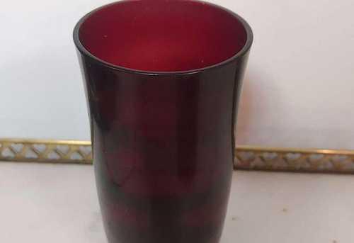 Старинная рубиновая ваза. Стекло