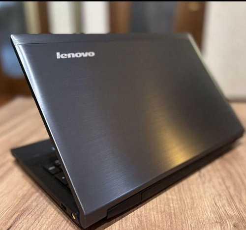 Lenovo 15.6" Intel i5 8Gb GeForce GT 740M SSD