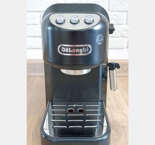 Кофеварка рожковая DeLonghi EC 251