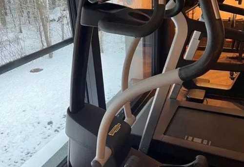 Эллиптический тренажер technogym