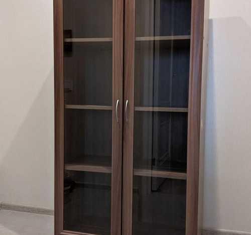 Книжный шкаф