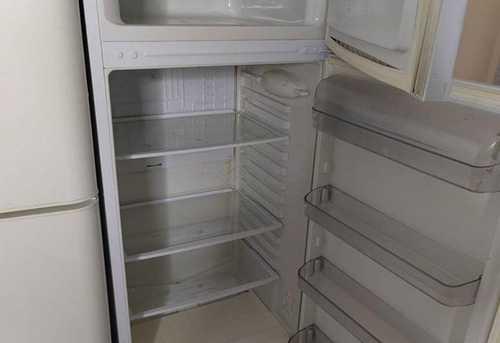Холодильник Аристон рабочий