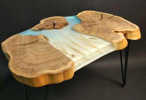 Журнальный стол из массива дерева и смолы