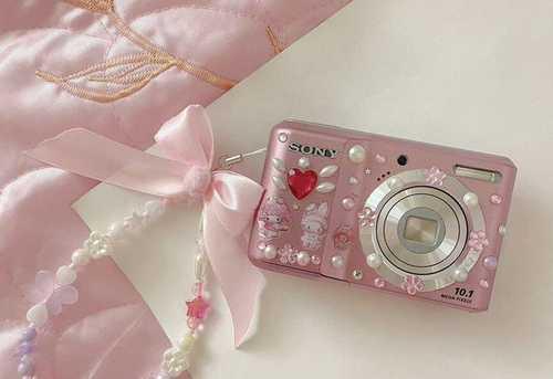 Компактный розовый фотоаппарат Sony Cyber-shot 10М
