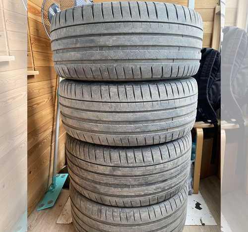 Michelin Pilot Sport 4 235/40 R18 и 255/35 R18 95Y