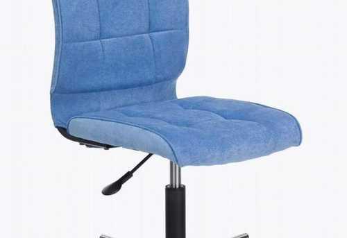 Кресло офисное из ткани ярко-голубой