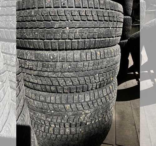 Dunlop SP Winter Ice 01 215/65 R16