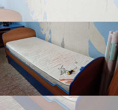 Кровать подростковая