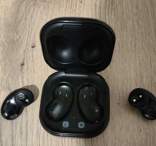 Беспроводные наушники Samsung galaxy buds live