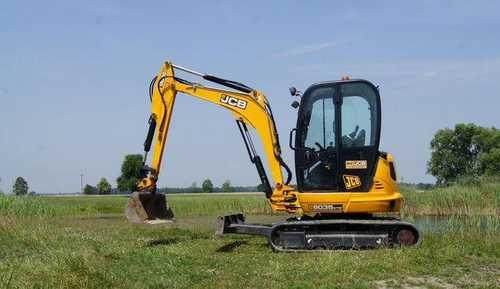 Стекло лобовое нижнее JCB 8035 ZTS