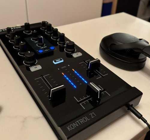 Dj контроллер Native Instruments traktor Z1