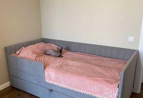 Детская кровать-диван с бортиком