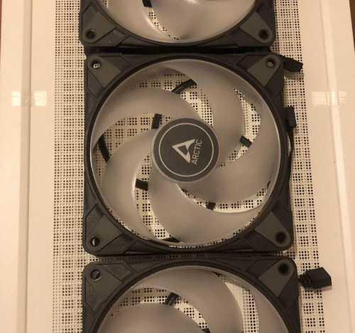 Вертилятор Arctic p12 pwm pst rgb Noctua