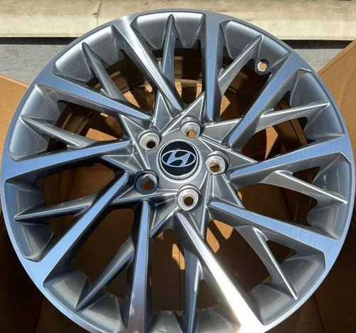 Диски литые AR157 R18 5*114.3 на Hyundai Kia