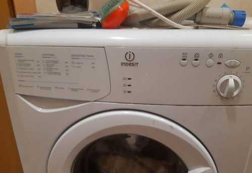 Сломанная стиральная машина Indesit на 3 кг